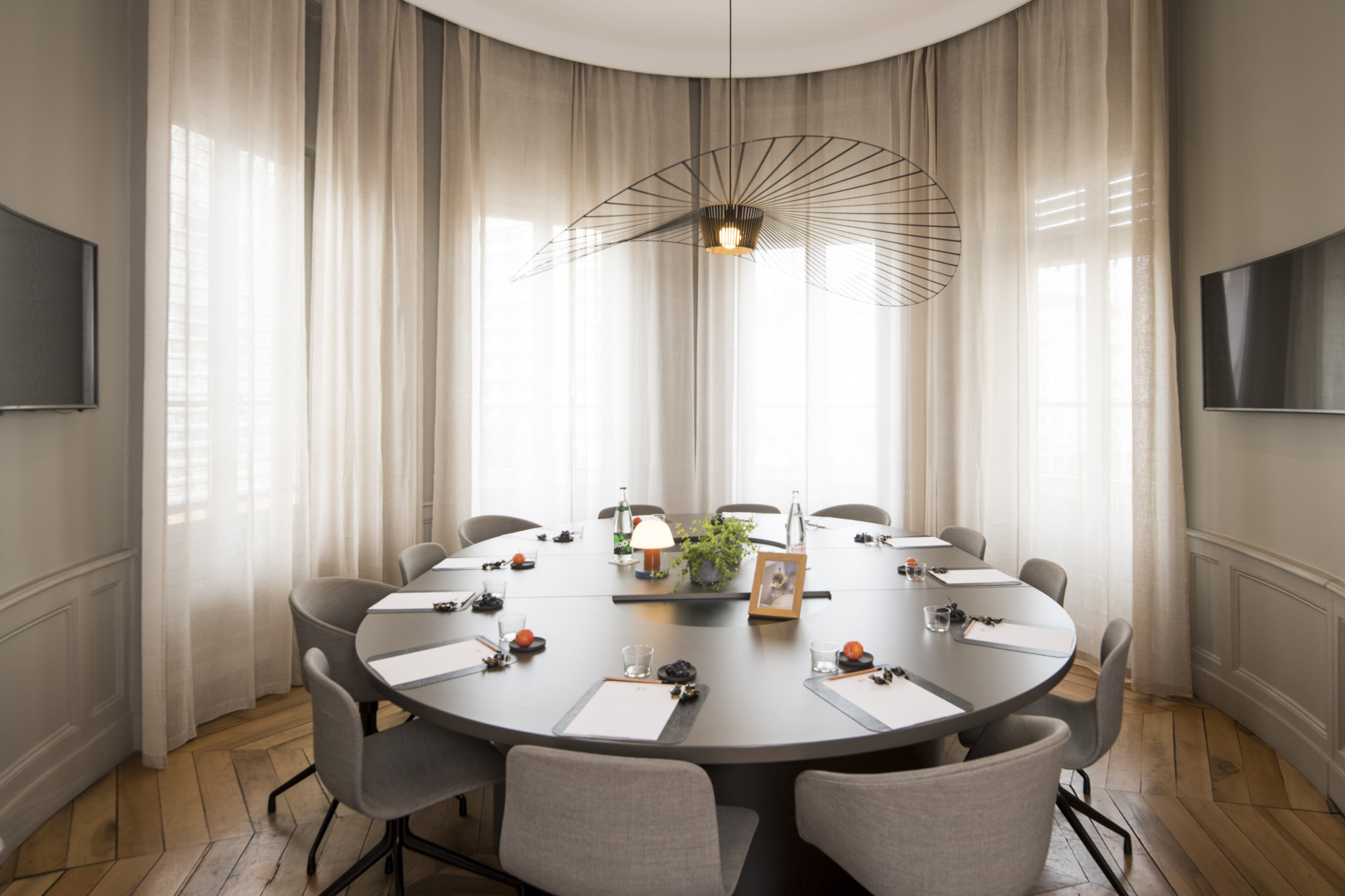 Quelle est la meilleure disposition pour une réunion réussie ? - MAPIÈCE